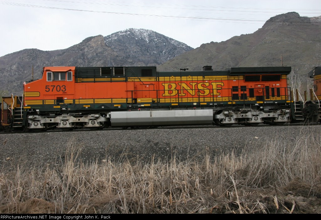 BNSF 5703
